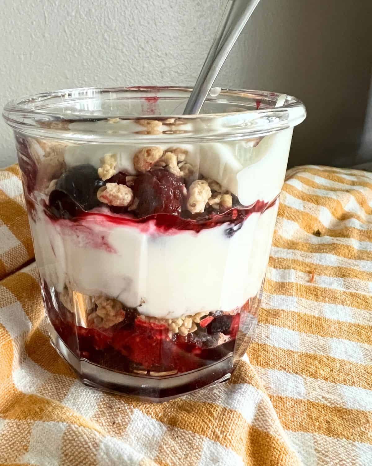 Fruit and Yogurt Parfaits - homemestic.com