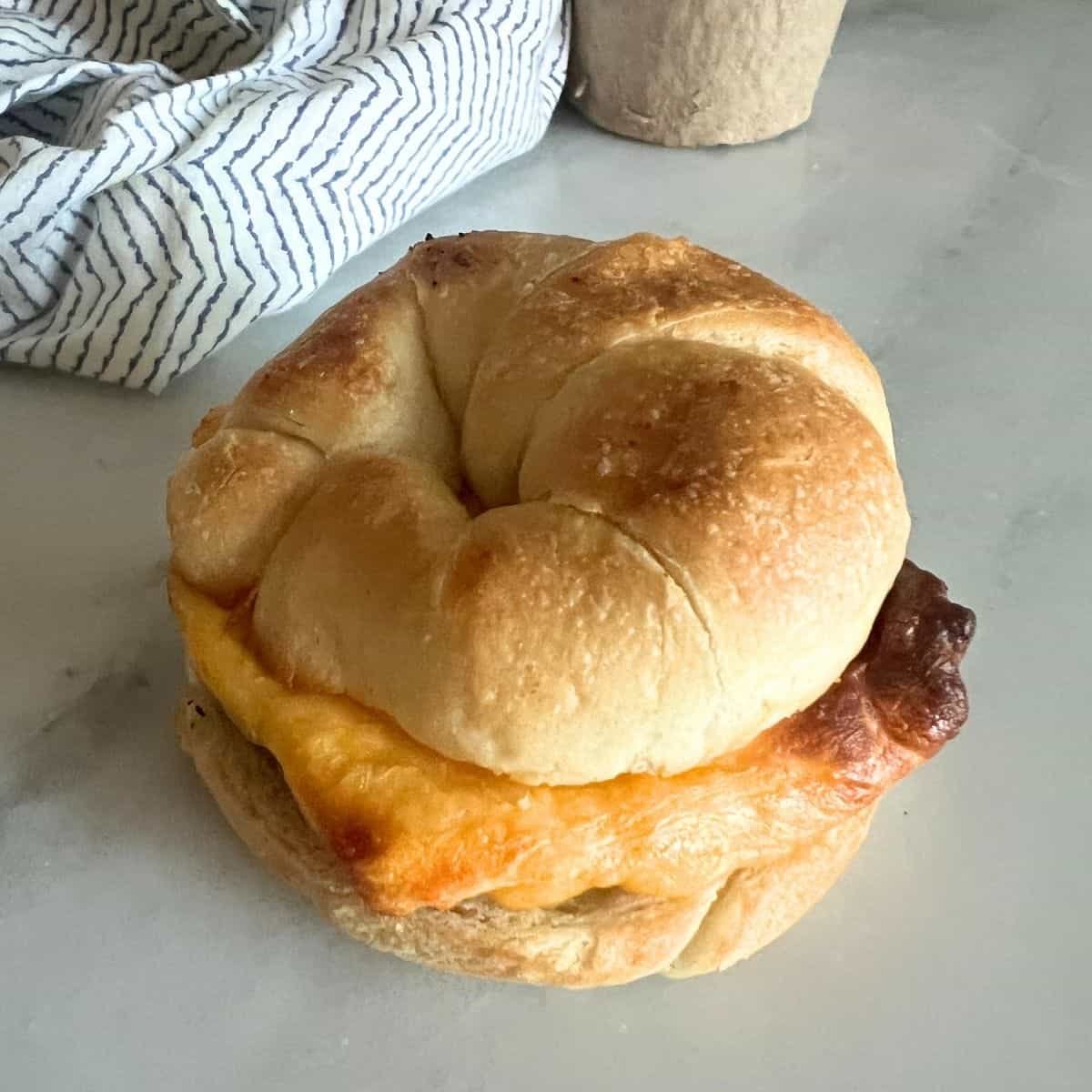 How to Air Fry Jimmy Dean Breakfast Sandwich - homemestic.com